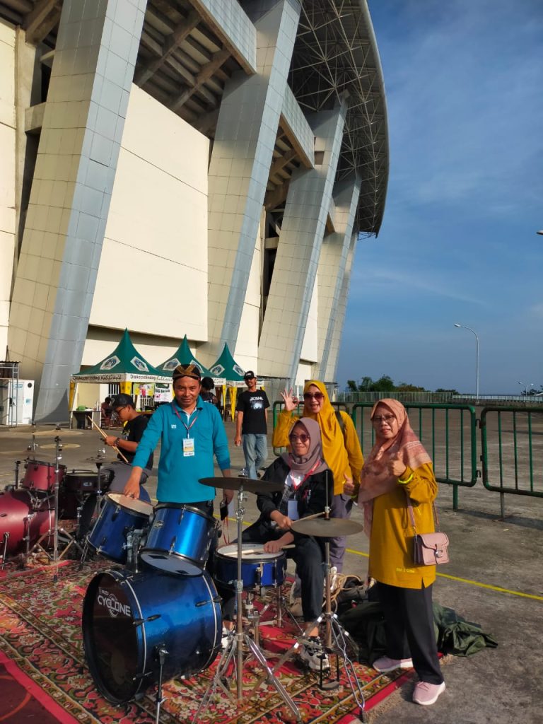 SISWA MAN 1 GRESIK BERPARTISIPASI DALAM SYMPHONY 190 MUSISI GRESIK DI ...